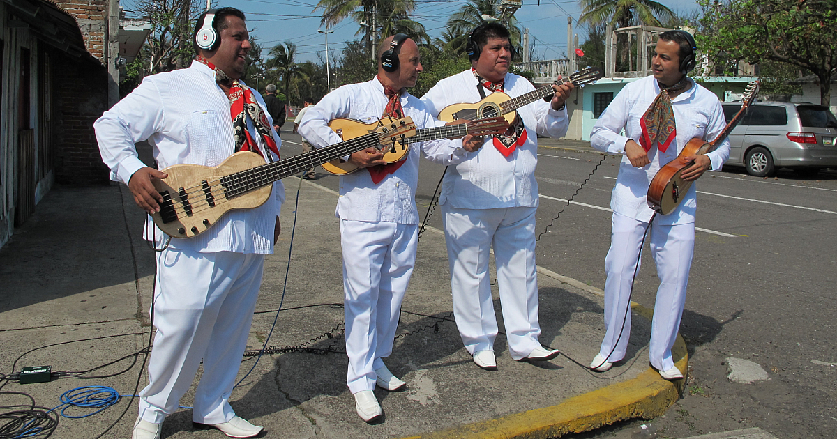 Tlen Huicani | Playing For Change