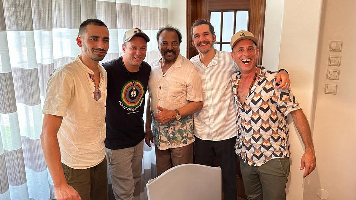 Decoding Bonga Kwenda's Mona Ki Ngi Xica: A… | Playing For Change