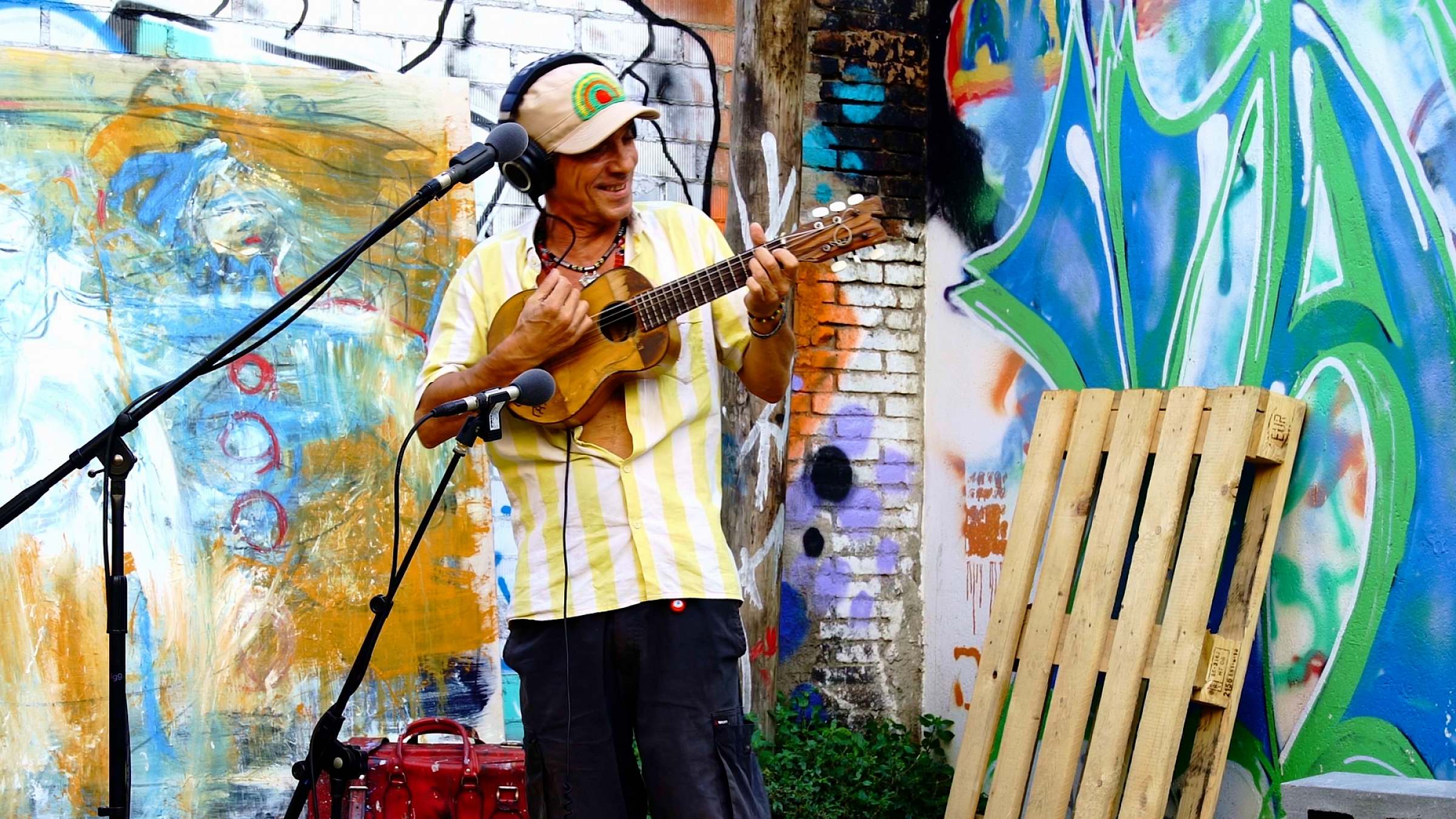 Inside “Tantas Tierras” by Manu Chao | Behind… | Playing For Change