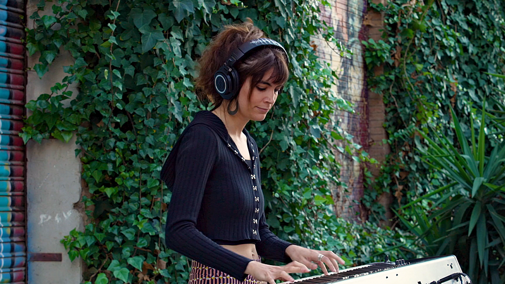 Inside “Tantas Tierras” by Manu Chao | Behind… | Playing For Change