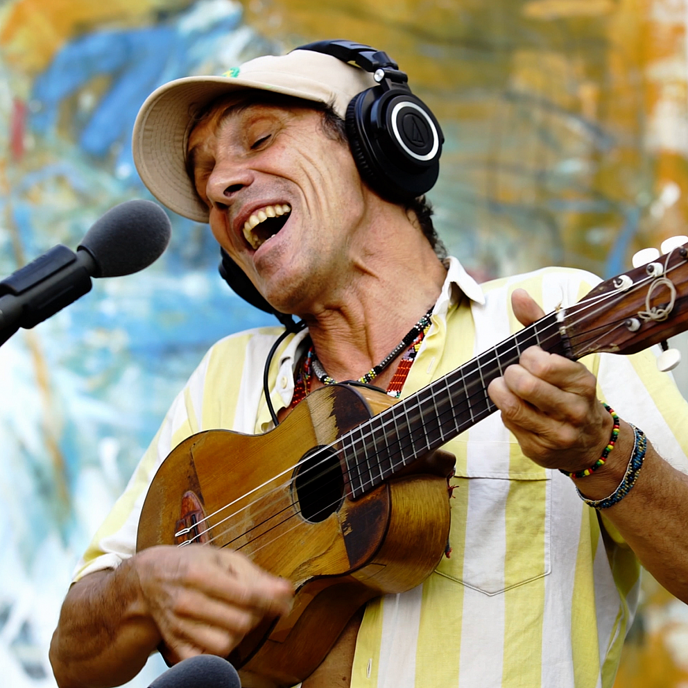 Playing For Change | PFC’s Mermans Mosengo performs at Peter Tosh… Playing For Change | PFC’s Mermans Mosengo performs at Peter Tosh…