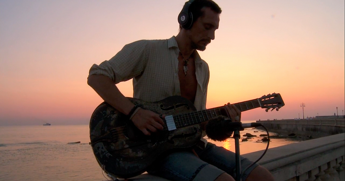 Dark Was The Night | Roberto Luti | Live Outside | Playing For Change