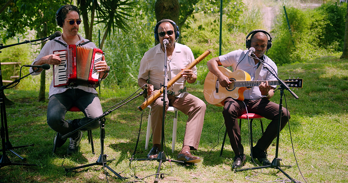The Making of “Mona Ki Ngi Xica” Song Around The… | Playing For Change