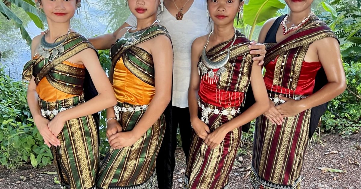 Isaan Dance Group | Playing For Change