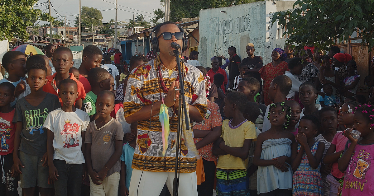 The Making of “Mona Ki Ngi Xica” Song Around The… | Playing For Change